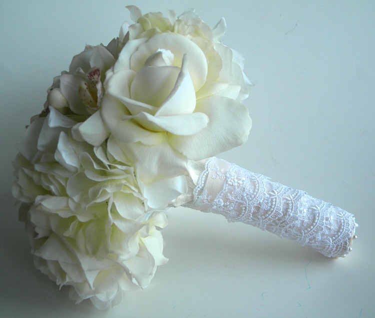 Real Touch Bridal Bouquet In Ivory on Luulla