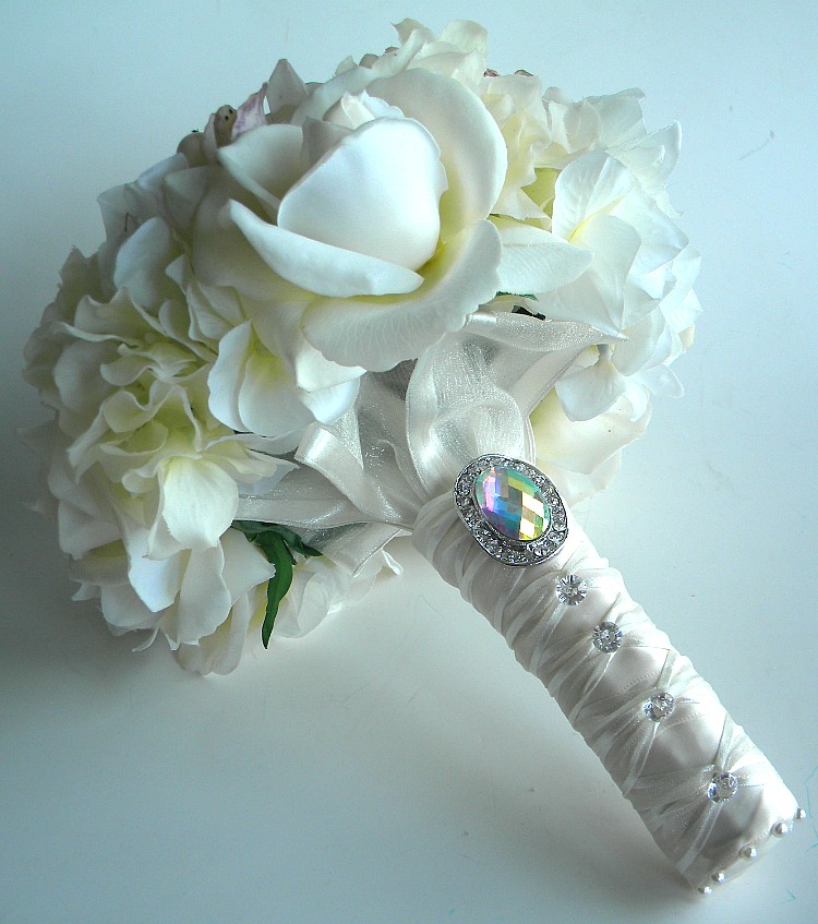 Real Touch Bridal Bouquet In Ivory on Luulla